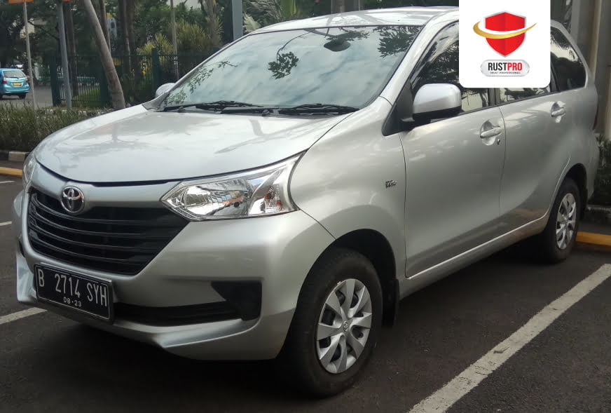 Cara Mengkilapkan Cat Mobil Warna Silver