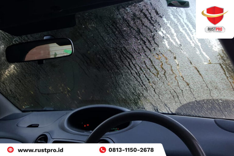 5 Solusi Kaca Mobil Berembun Saat Hujan, Ampuh Banget! - Rustpro.id