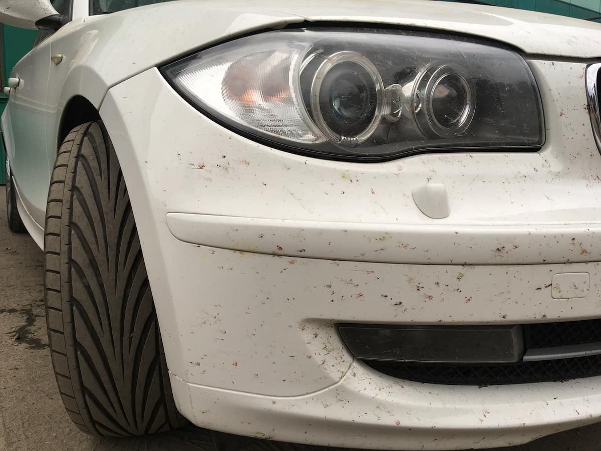 7 Cara Hilangkan Noda Pada Cat Mobil, Pasti Berhasil & Bersih!